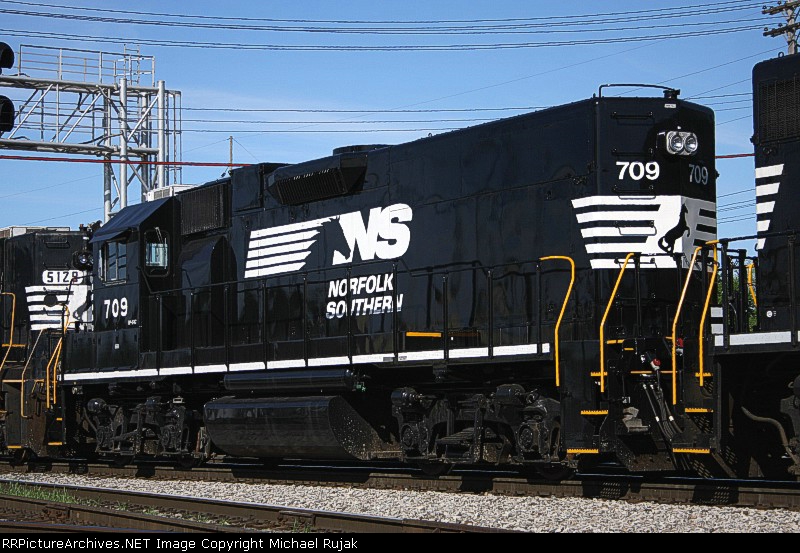 NS 709